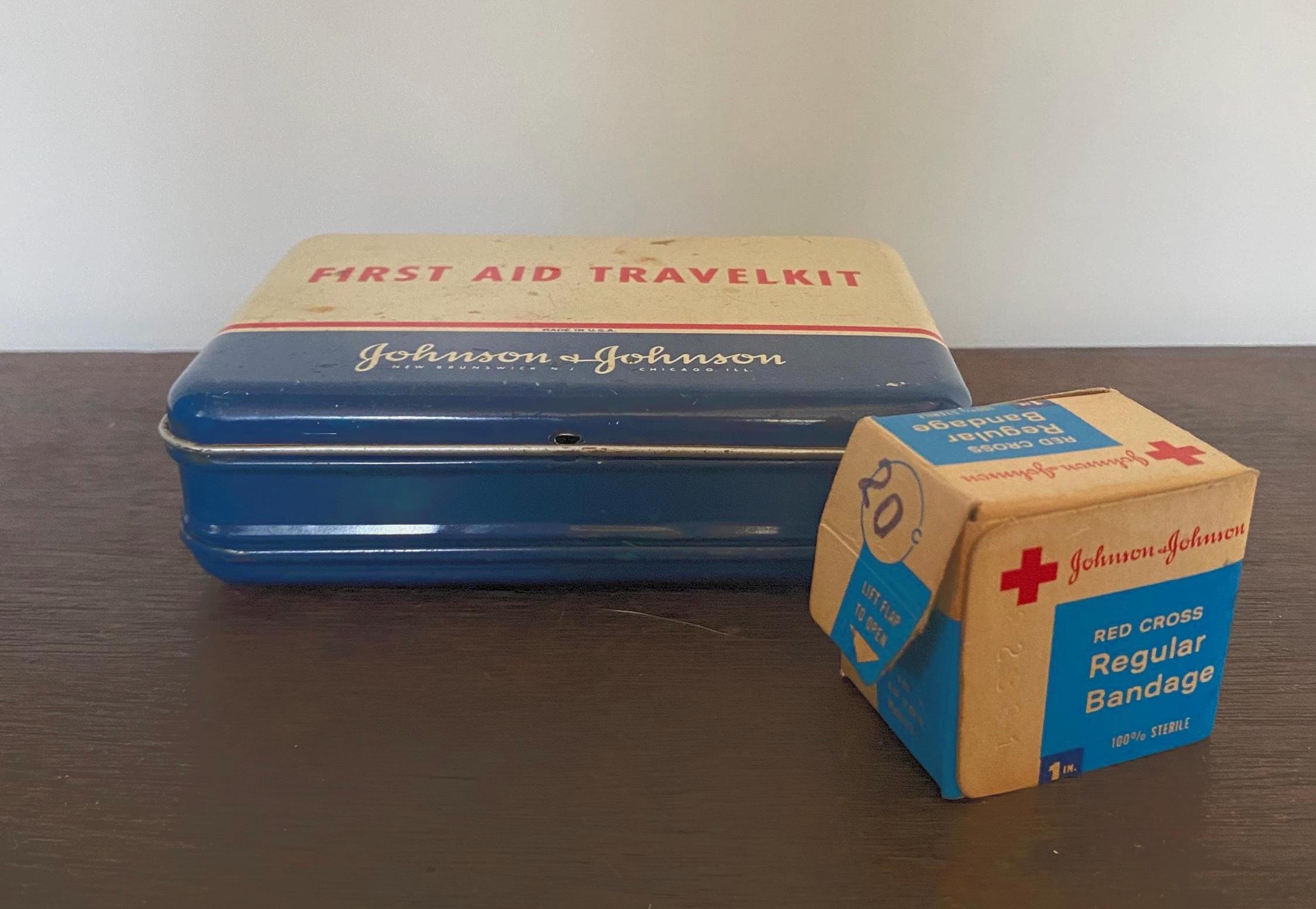 Vintage Johnson&johnson First Aid Travelkit Tin With Red Cross Regular ...