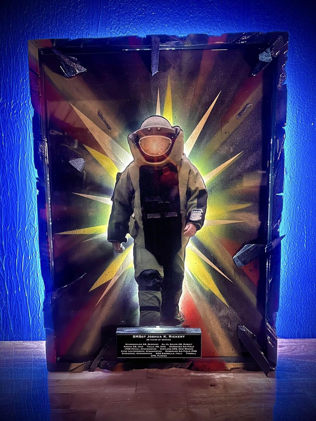 Bomb Suit EOD Handmade & Custom 3 Illuminated Art Profesional Bomb ...