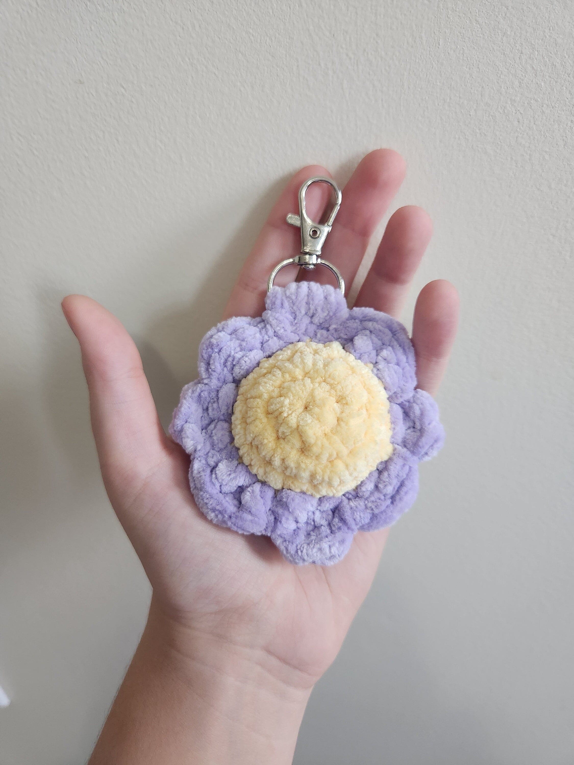Crochet Flower Keychain| Flower Swivel Keychain, Cute Accessories. - Etsy