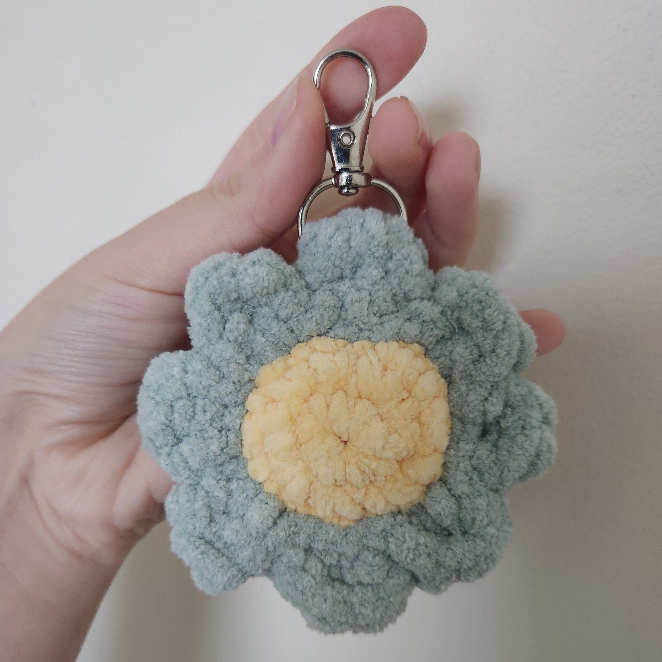 Crochet Flower Keychain| Flower Swivel Keychain, Cute Accessories. - Etsy