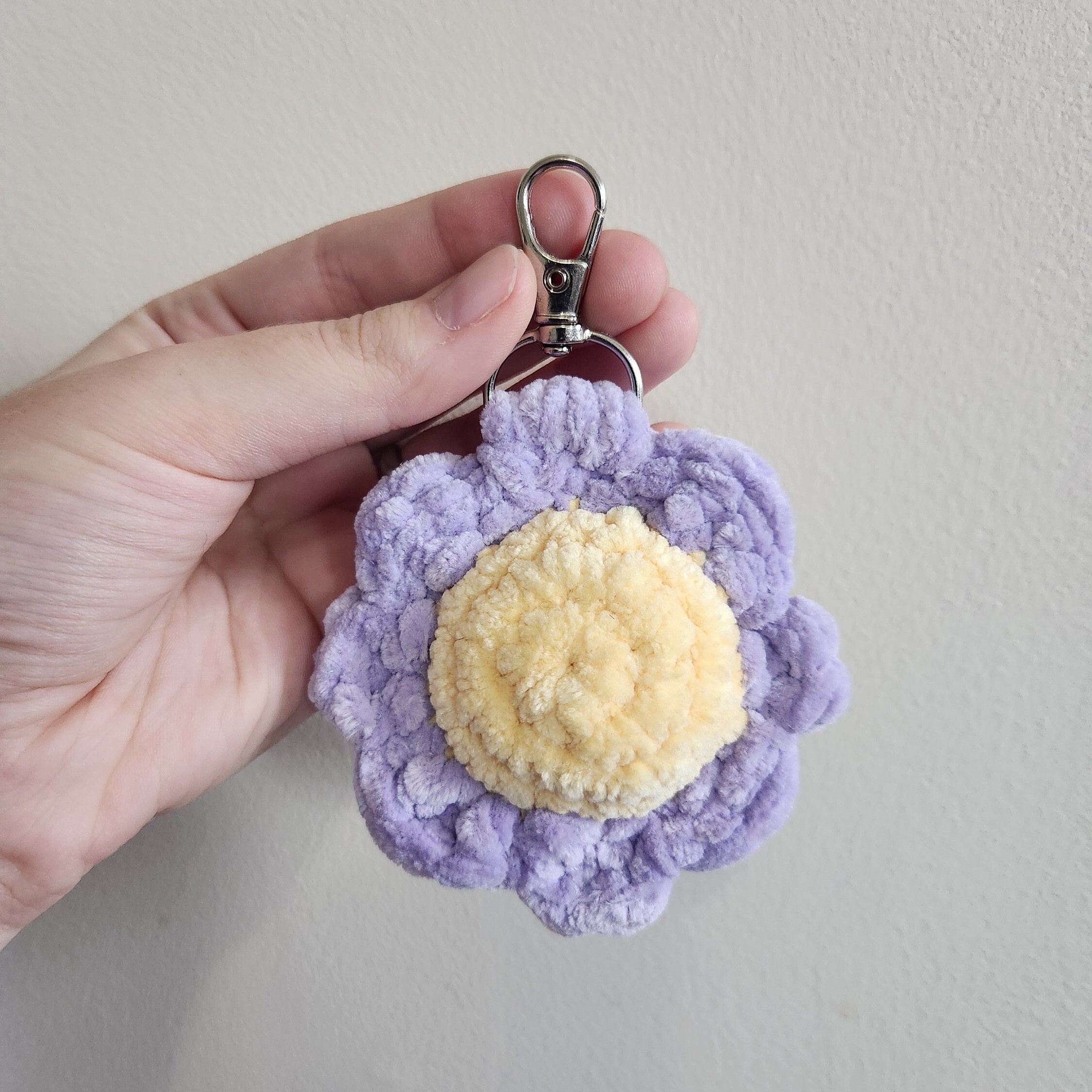 Crochet Flower Keychain| Flower Swivel Keychain, Cute Accessories. - Etsy