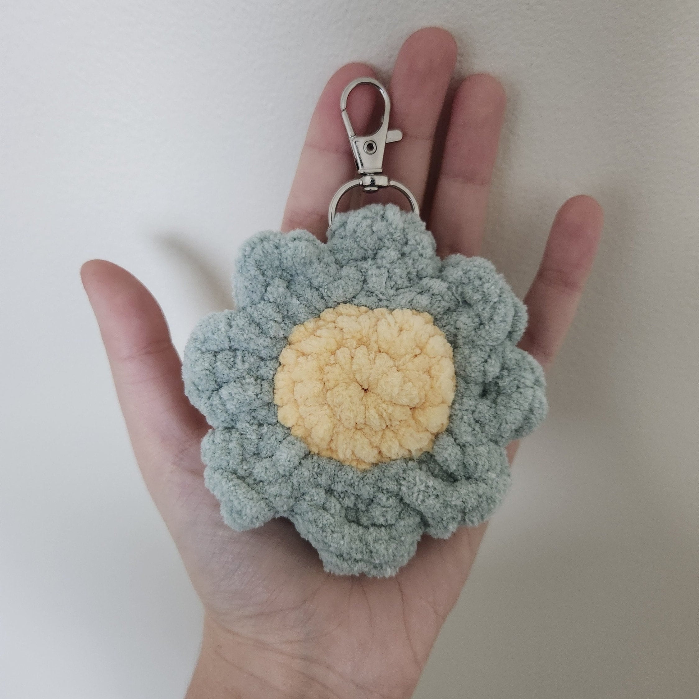 Crochet Flower Keychain| Flower Swivel Keychain, Cute Accessories. - Etsy