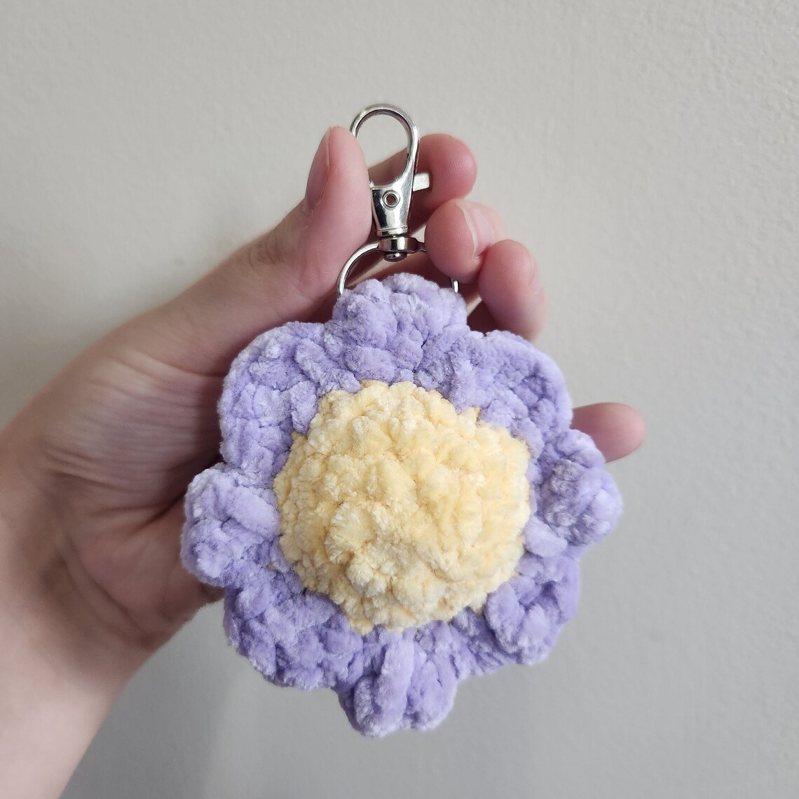 Crochet Flower Keychain| Flower Swivel Keychain, Cute Accessories. - Etsy