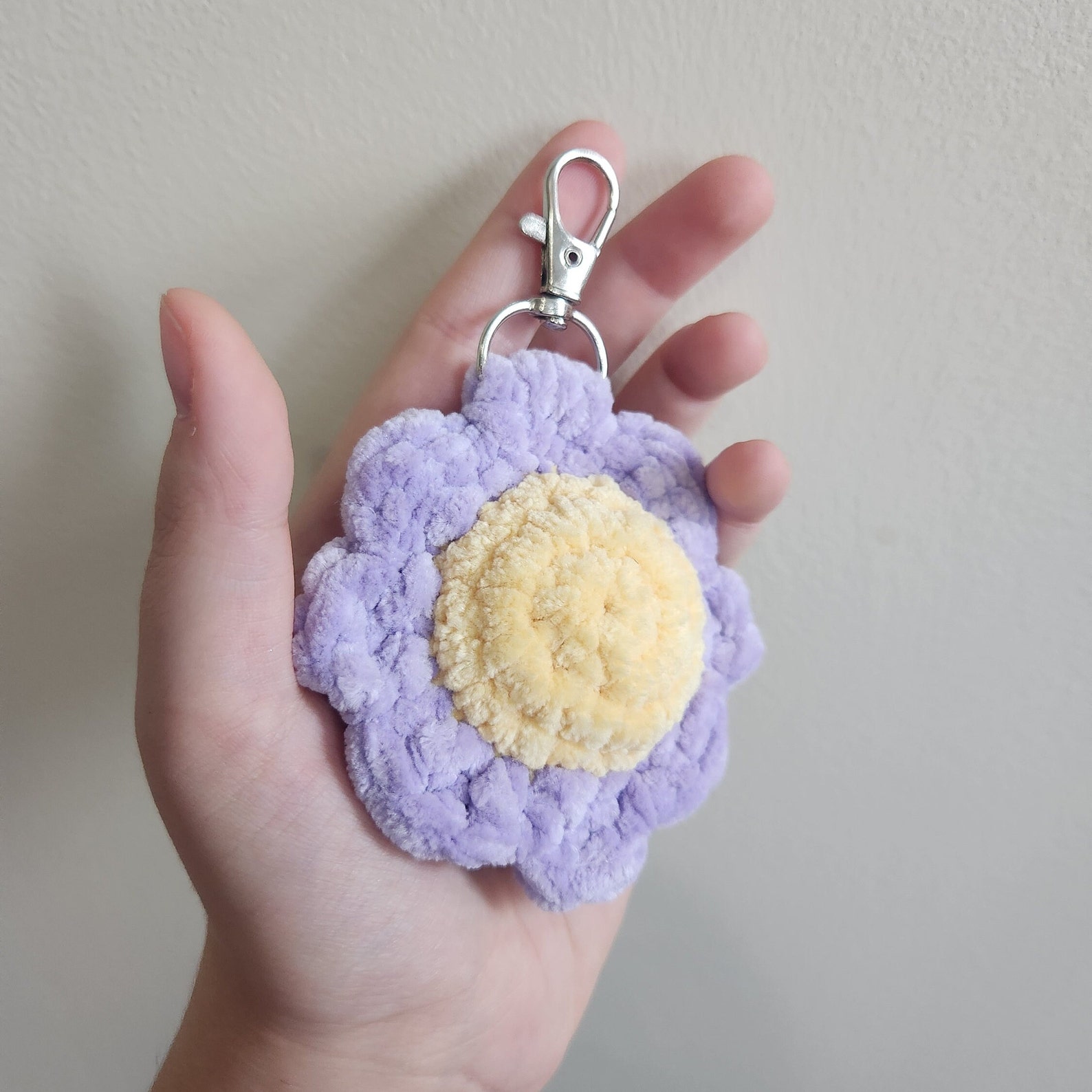 Crochet Flower Keychain| Flower Swivel Keychain, Cute Accessories. - Etsy