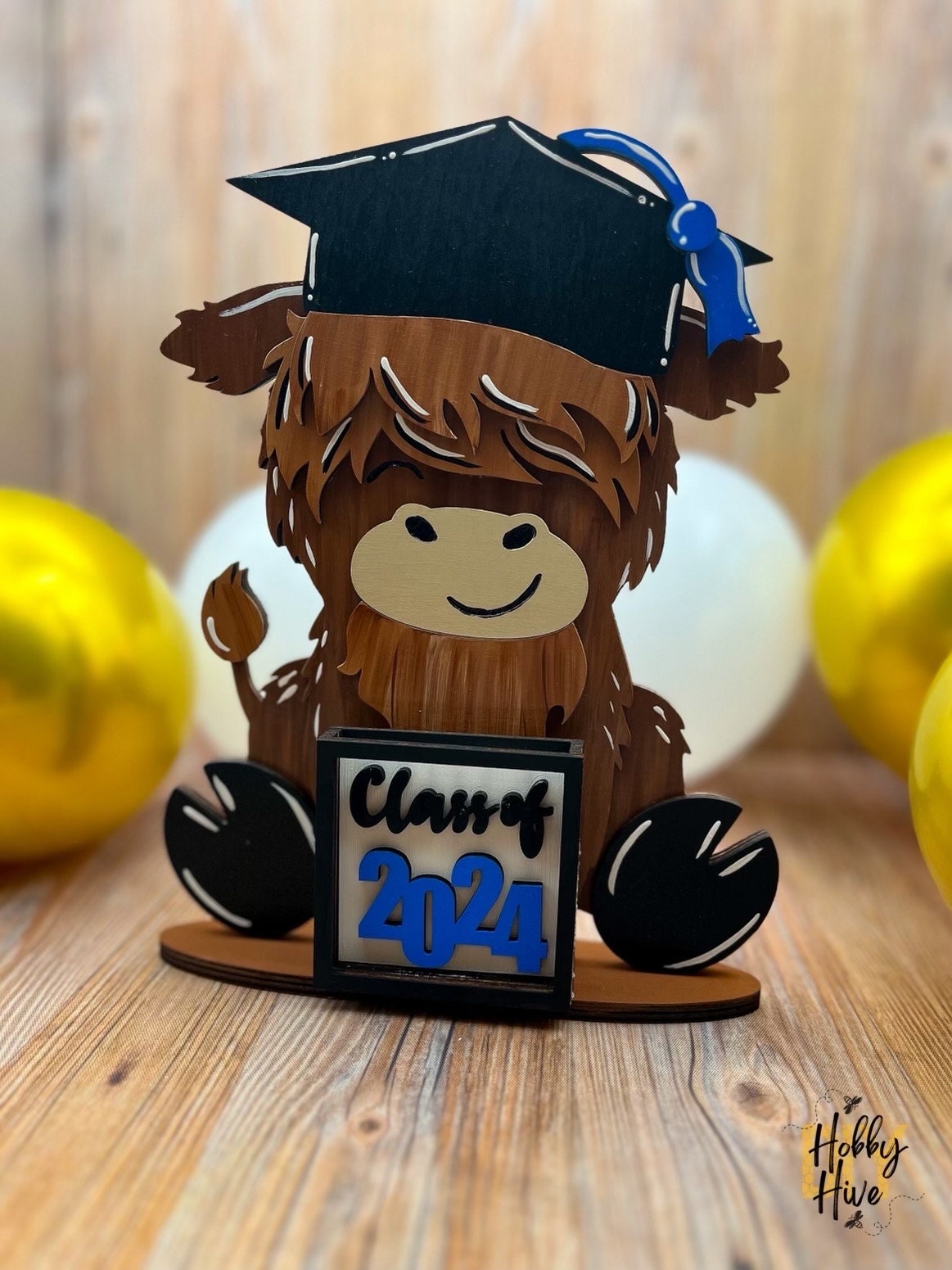Graduation Highland Cow With Class of 2026 Mini Sign, Desk Decor, Fun ...