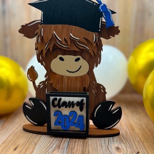 Graduation Highland Cow With Class of 2025 Mini Sign, Desk Decor, Fun ...