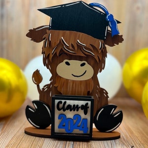 Graduation Highland Cow With Class of 2025 Mini Sign, Desk Decor, Fun ...