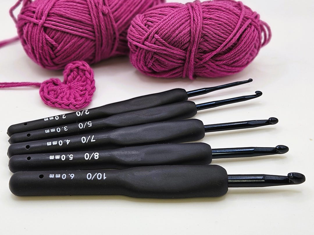 Ergonomic Crochet Hooks | Navy Blue Hooks With Soft Grip Handles ...