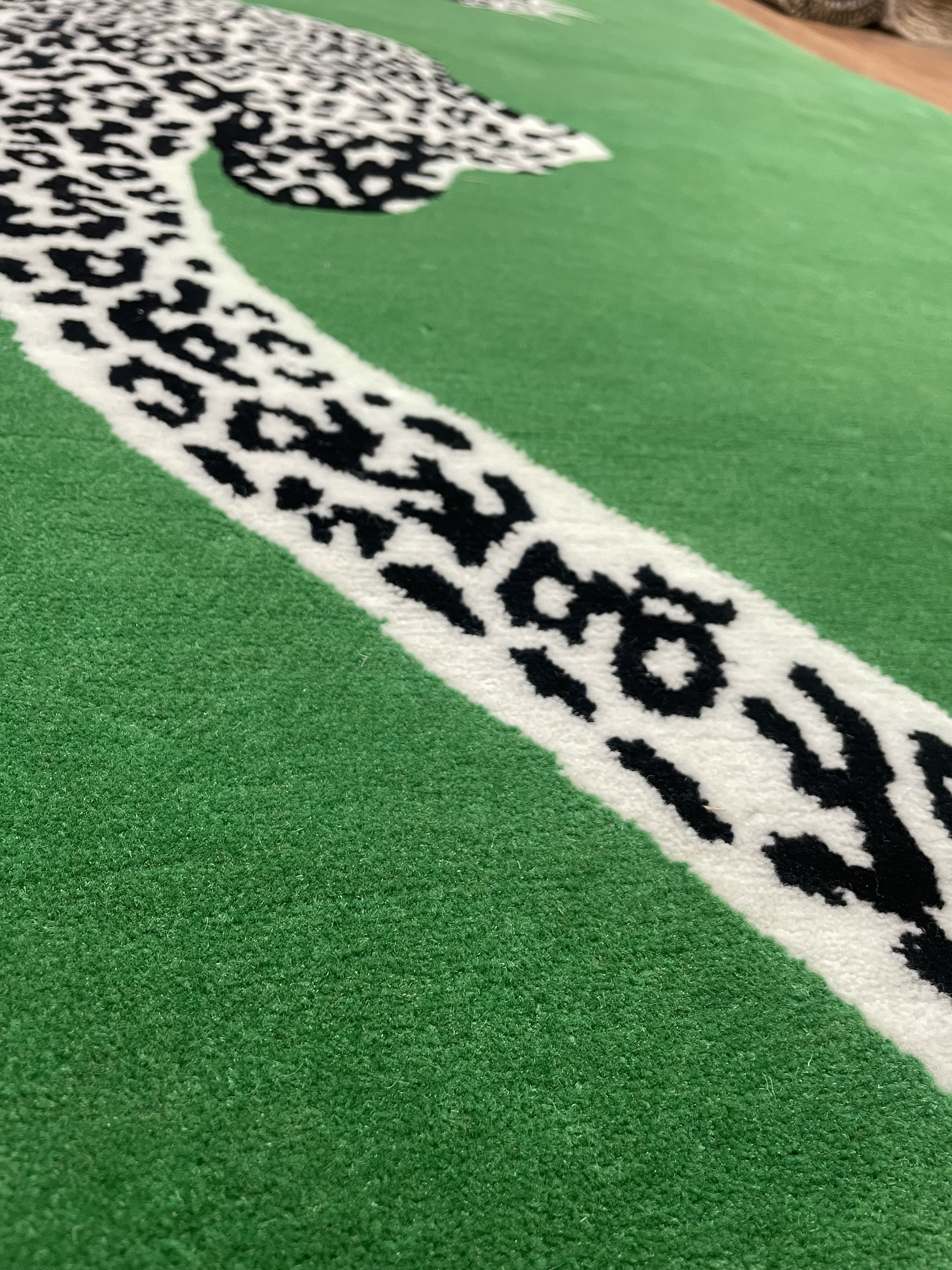 Hand Tufted Green Color Leopard Rug Irregular 100% Wool Area Rug for ...