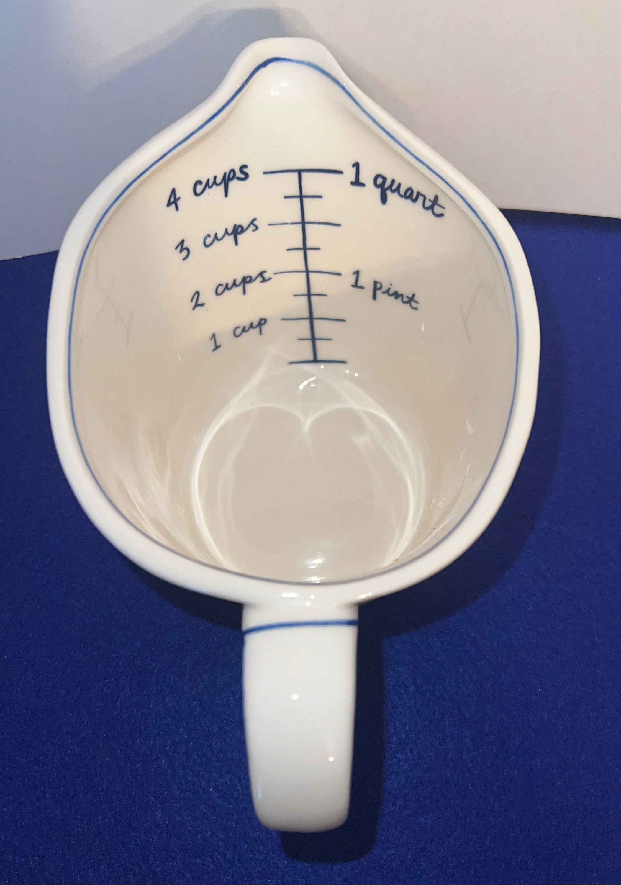 Vintage Molly Hatch Vintage Farm Cow 4 Cup Measuring Cup Pourer Blue ...