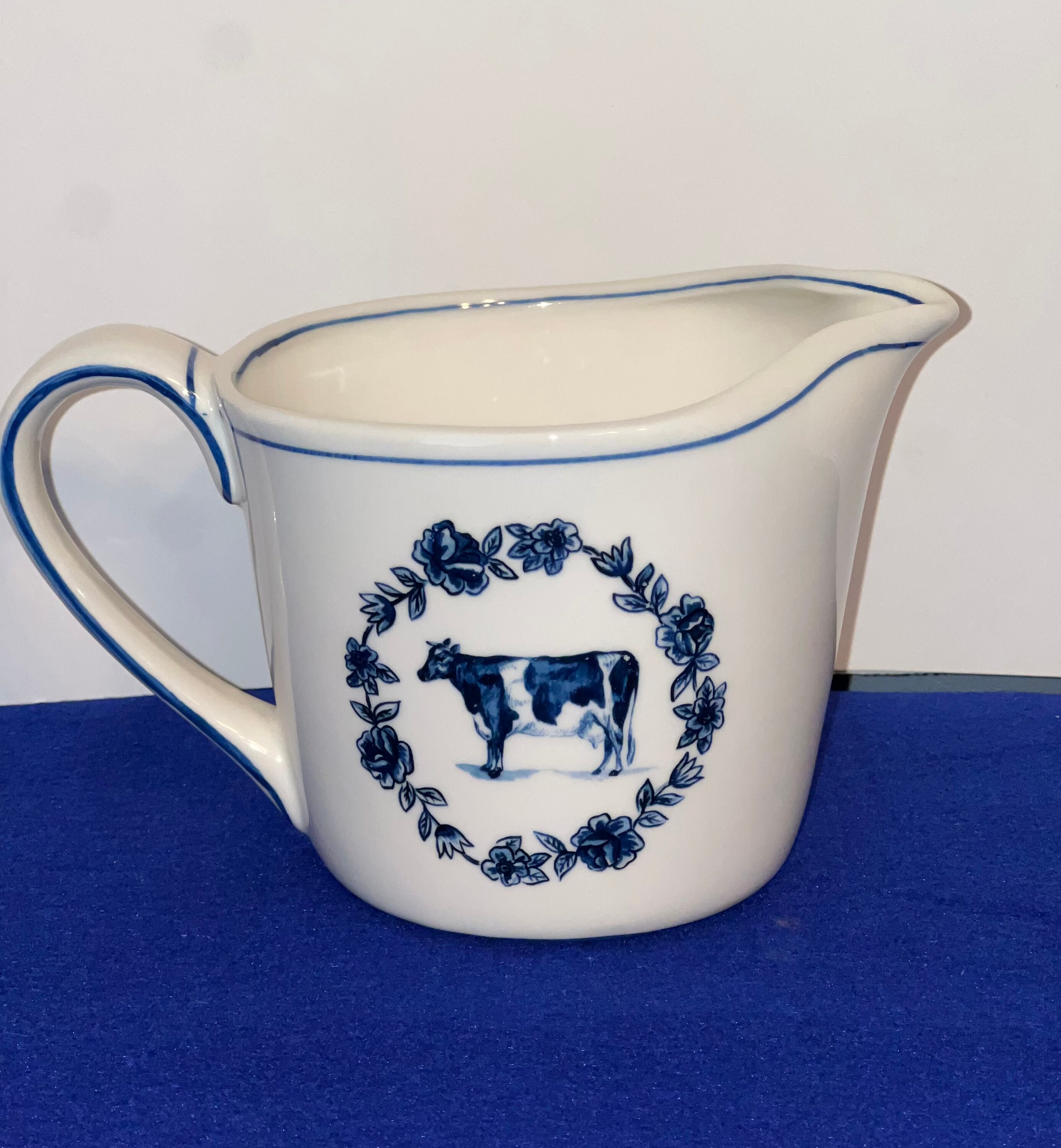 Vintage Molly Hatch Vintage Farm Cow 4 Cup Measuring Cup Pourer Blue ...