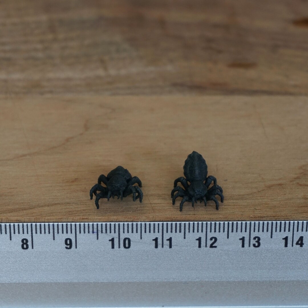 Miniature Spiders, 1:12 Scale Miniature Size for Horror Diorama ...