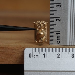 Miniature Doorknob Alice, Dollhouse Decoration - Etsy