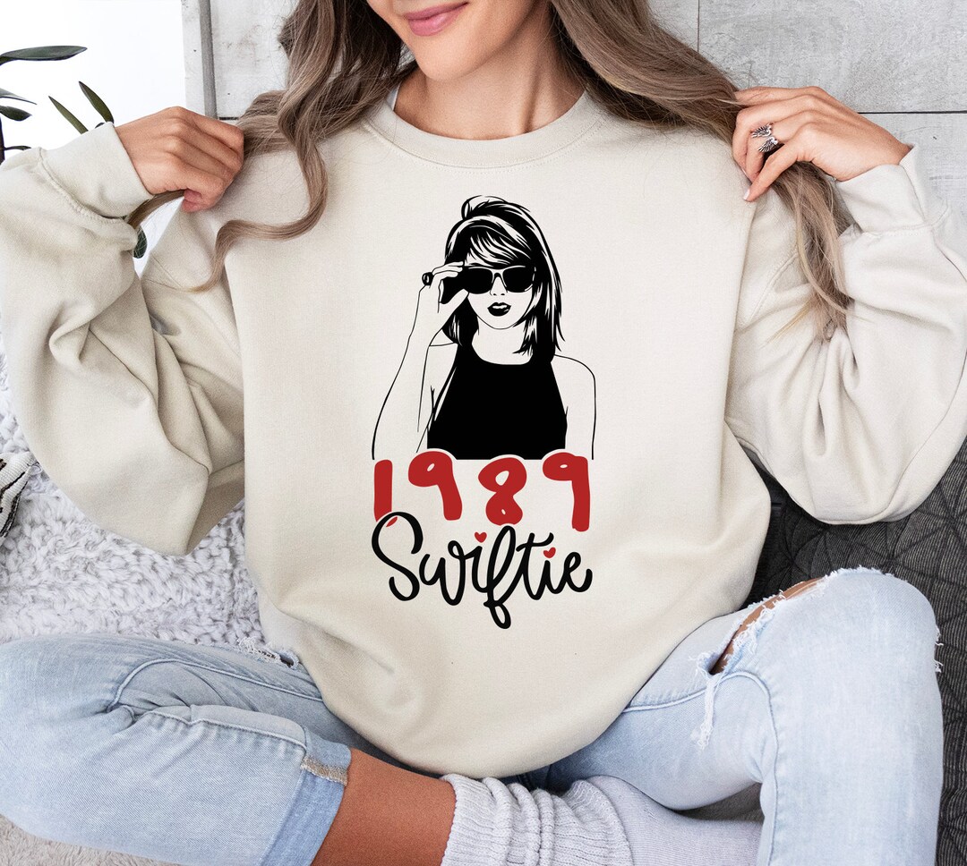 Swif Ti E 1989 PNG SVG File, Swif Ti E Svg, Tis the Season Png, Swifty ...