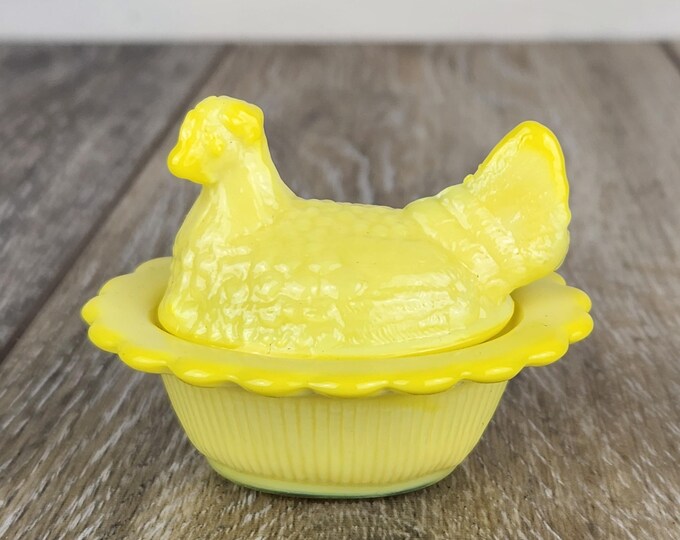 Dandelion Yellow Glass Hen on Nest Salt Cellar - Glass Chicken 3" GLOWS ...