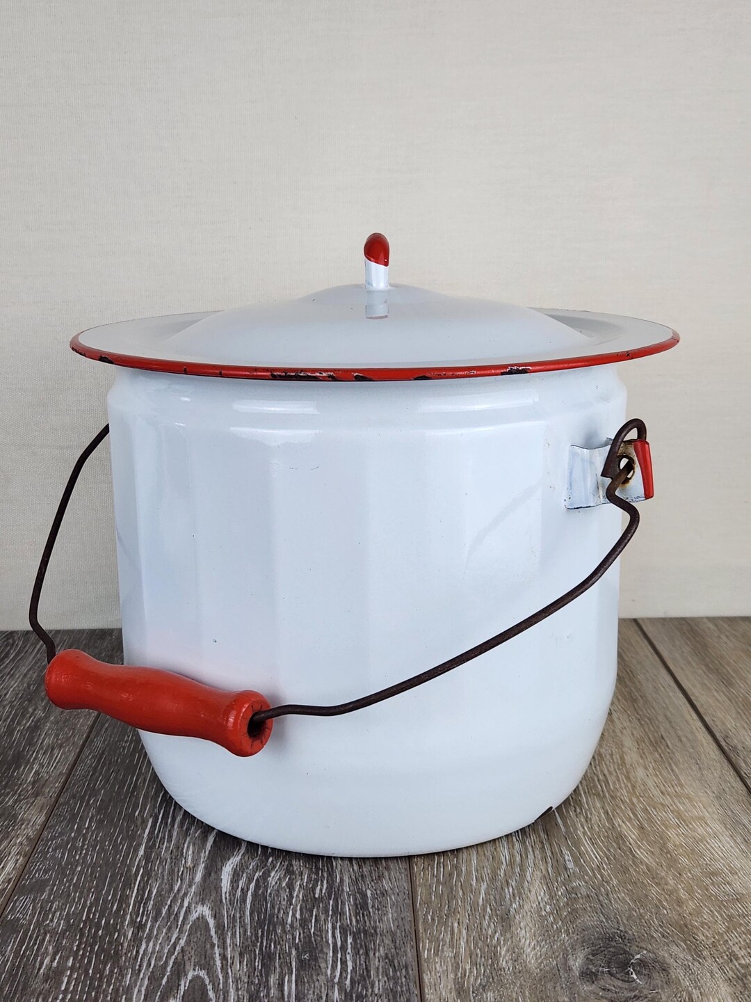 Vintage White & Red Enamelware Chamber Pot Stock Cooking Pot Lid Wood ...