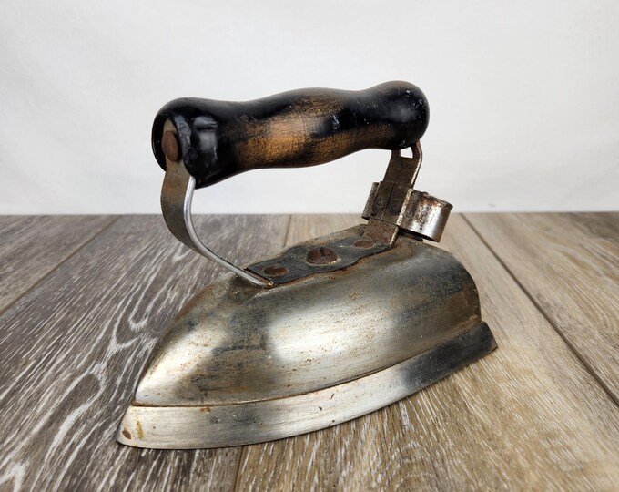 1919 Antique Sad Iron W/ Wooden Handle Dover MFG Co Dover Ohio - 6lb ...