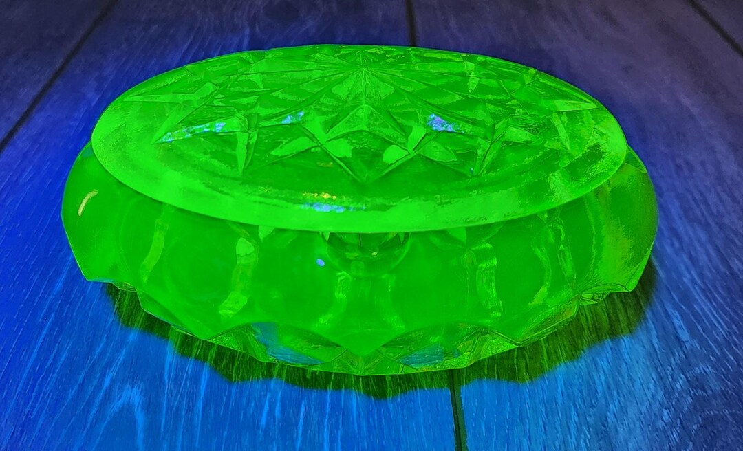 Topaz Vaseline Uranium Glass Heavy Ashtray With Lid - Vintage Smoking ...