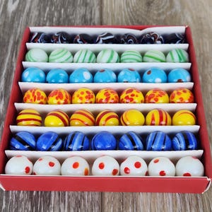 AKRO AGATES Marbles Shoot Straight Box of (49) Akro Agate Marble ...