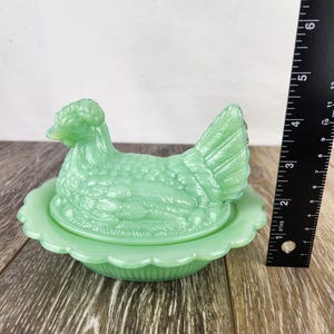 Jadeite Green Glass Hen on Nest With Ruffled Edge Glass Trinket or ...