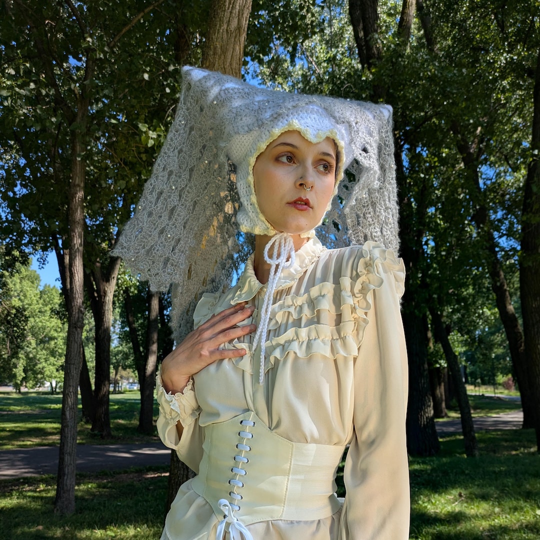 White Escoffion - Horned Gray & Cream Medieval Hennin Hat - Princess or ...