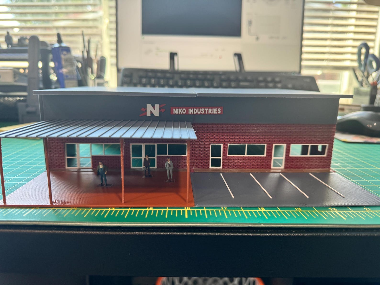 HO Scale Drive Thru Industrial Building - Etsy