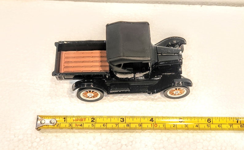 Set of Two 1925 Ford Model T Pickup Truck, National Motor Museum Mint ...