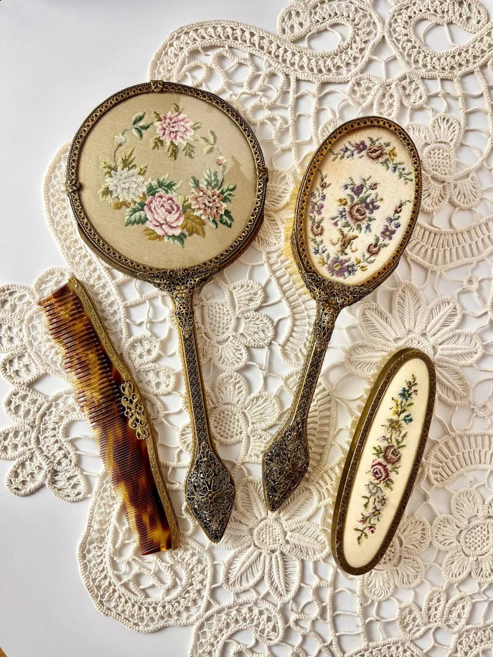 Antique Ladies' Boudoir Set (mirror, Comb, Brush, Comb) Vintage - Etsy