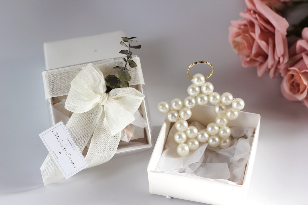 Personalized Key Chain Wedding Favors for Guests, Unique Wedding Gifts ...