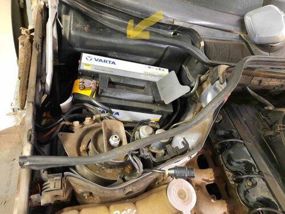 Mercedes W124 Cover Engine Control Unit 1246261630 Battery Box Battery ...
