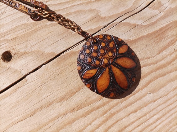 Vintage Carved Wooden Flower Pattern Pendant With Mat… - Gem