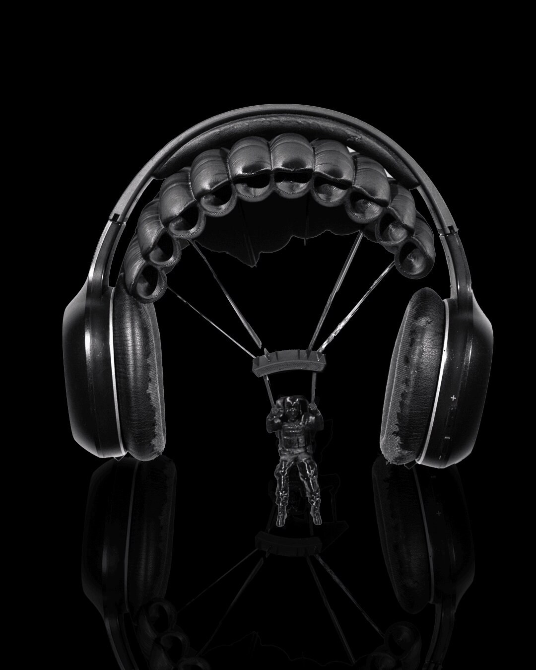Parachuting Soldier Headphone Holder Gaming Accessory - Unique Desk ...