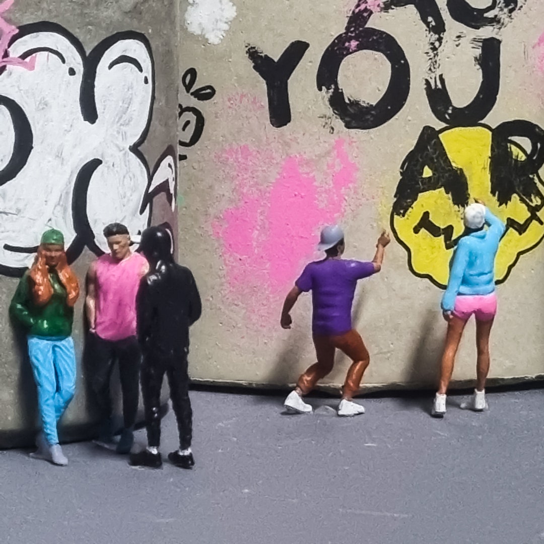 Hand-painted Miniature Sprayer Figures, Street Art Enthusiasts, for ...