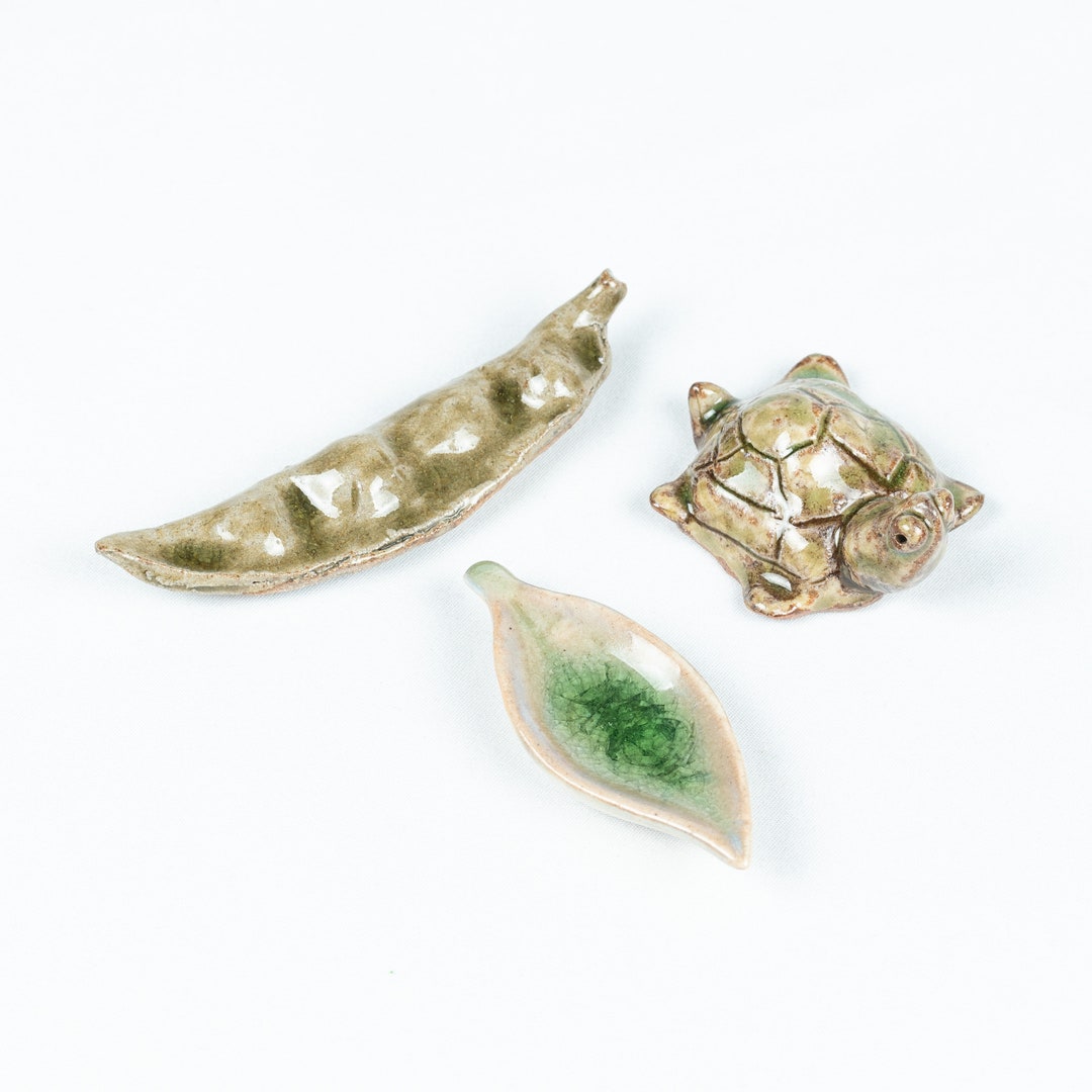 Ash Glaze Chopstick Rests - Turtle, Leaf, Bean-pod 灰釉亀豆柴葉形箸置き - Etsy