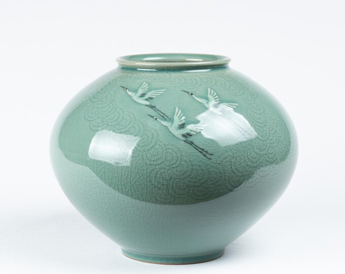 Korean Celadon Vase With Incised Cloud and Crane Motif 高麗青磁舞鶴象嵌丸壷花瓶 - Etsy