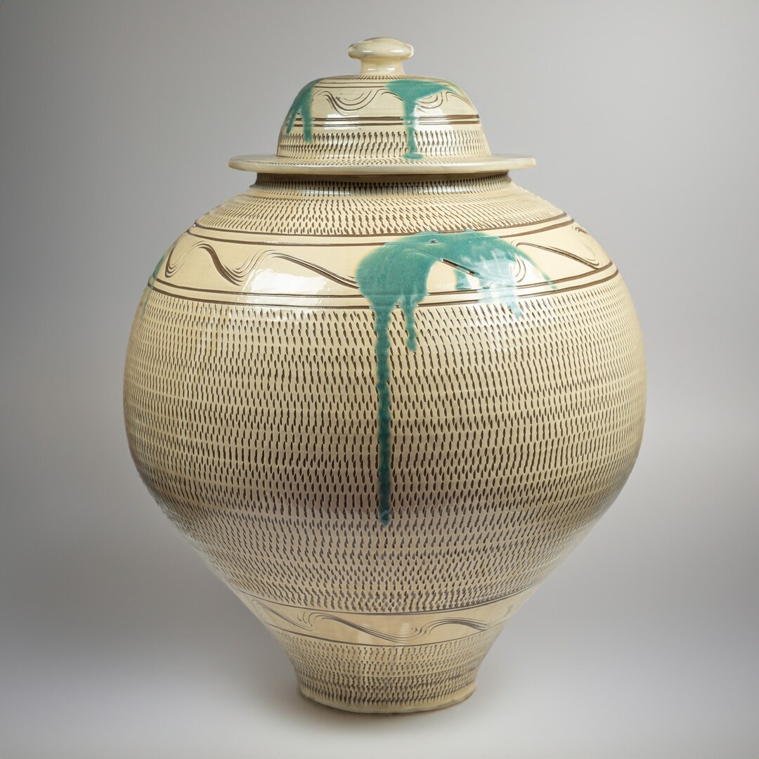 Large Onta Yaki Lidded Water Jar With Chatter-marks and Green Uchikake ...