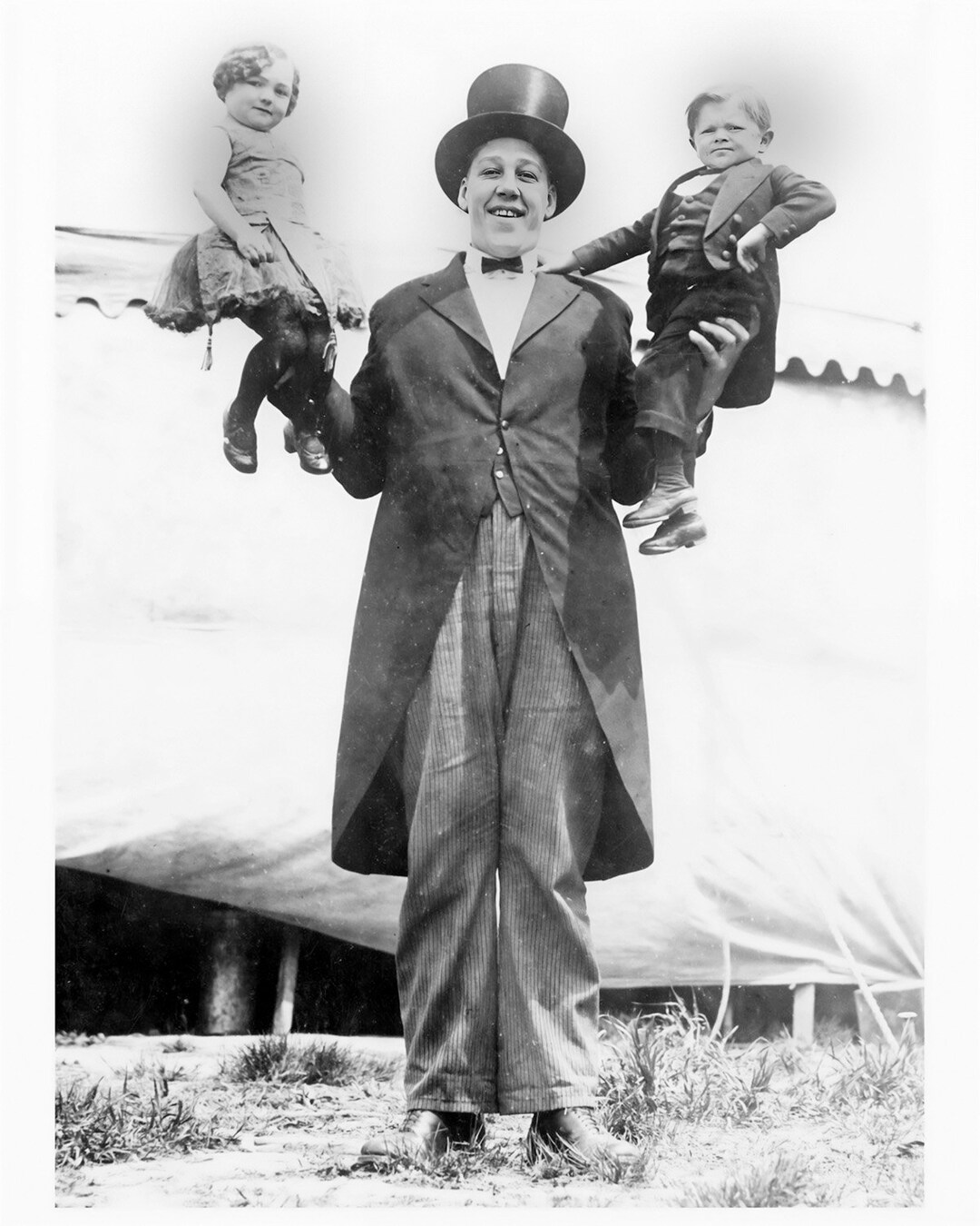 Circus Giant Man Photograph, Sideshow Performer Art Print - Etsy