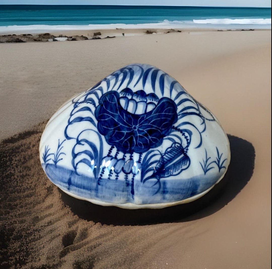 Coastal Chic Vintage Porcelain Handpainted Clamshell Blue & White ...