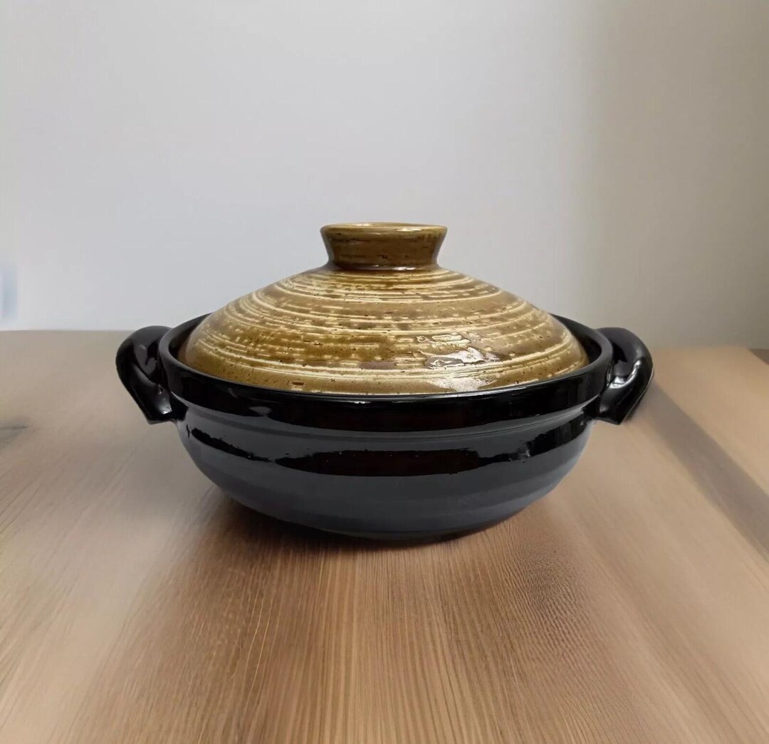 Small Two-tone Stoneware Donabe Steamer 2 Pc Set Pot With Lid Black ...