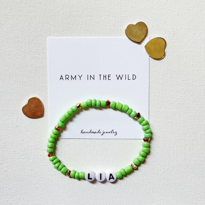 ITZY Bracelet With Gold Hearts - Custom Kpop Elastic Bracelet - Etsy