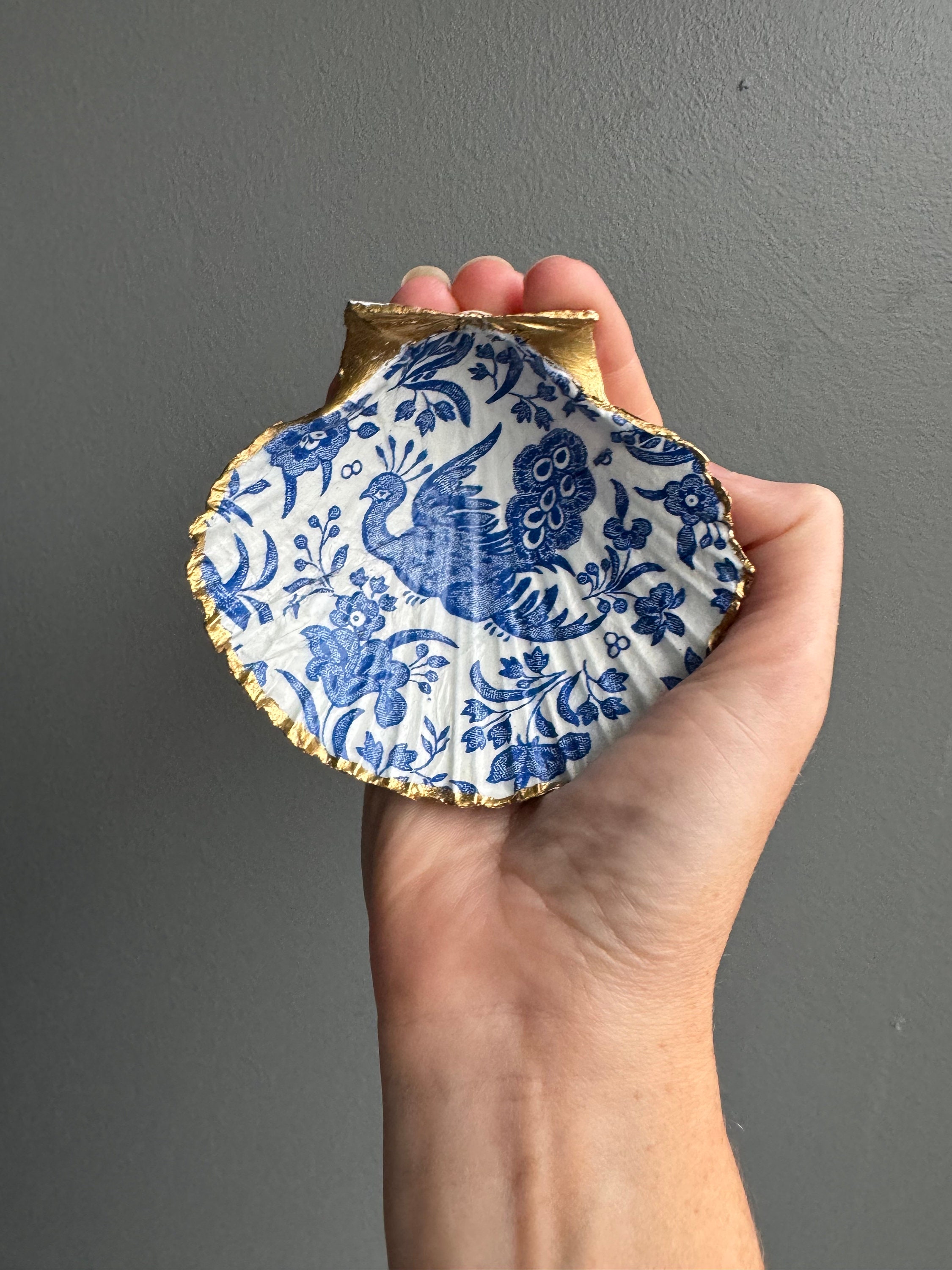 Clam Shell Trinket Dish Blue and White Hamptons Delpht Chinoiserie ...