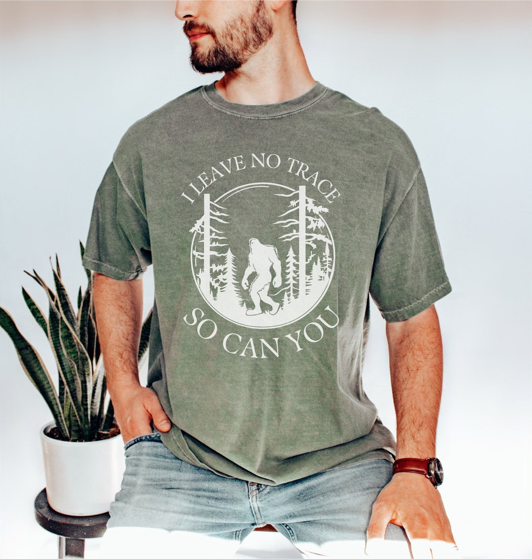Bigfoot Shirt Sneaky Sasquatch Dad T-shirt Cryptozoology Shirt Weird ...