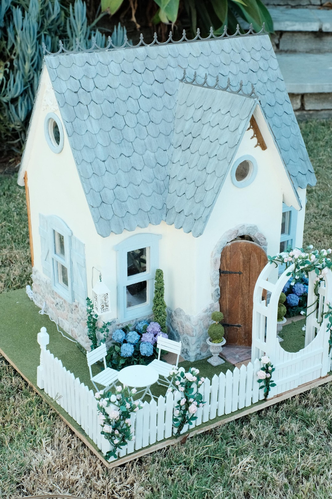 1:12 Scale Miniature French Cottage Dollhouse Furnished Artist, Florist ...