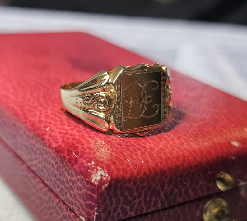 Antique Chester 1939 9ct Yellow Gold Shield Signet Ring - D.E. Monogram ...
