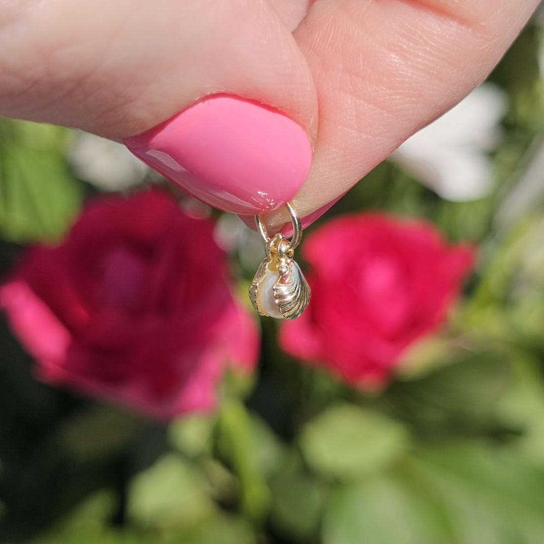 9ct Yellow Gold Pearl Inside Clam Shell Charm - 9k Pendants - Etsy