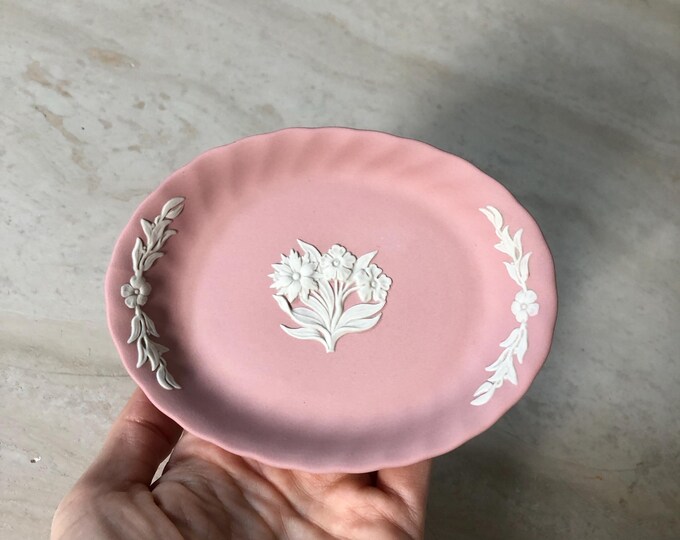 Wedgwood Floral Creme on Pink Jasperware Fluted Oval Tray | Plate ...