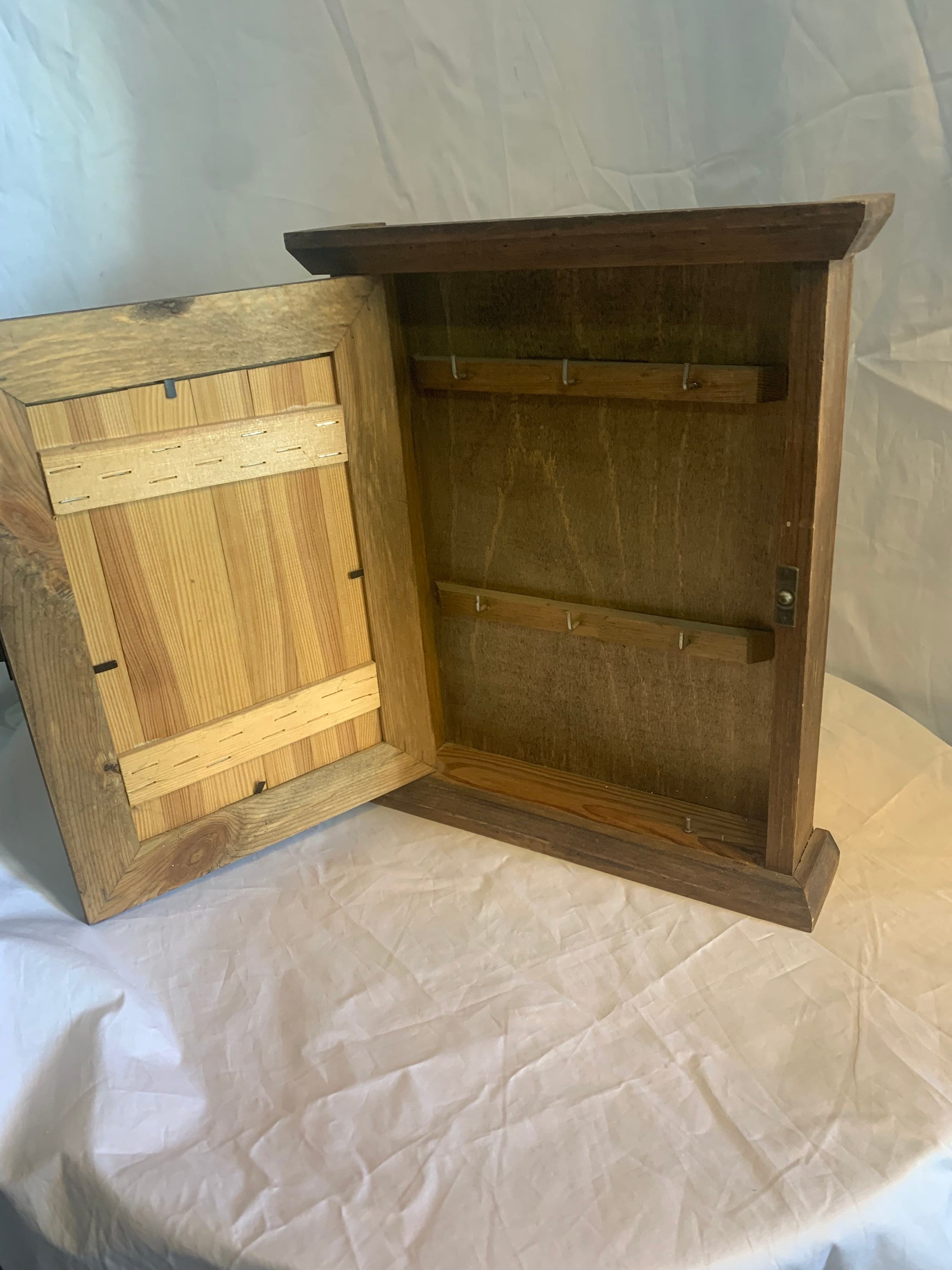 Vintage Decor Country Cottage Barn House Bird Decor. Wooden Key Cabinet ...