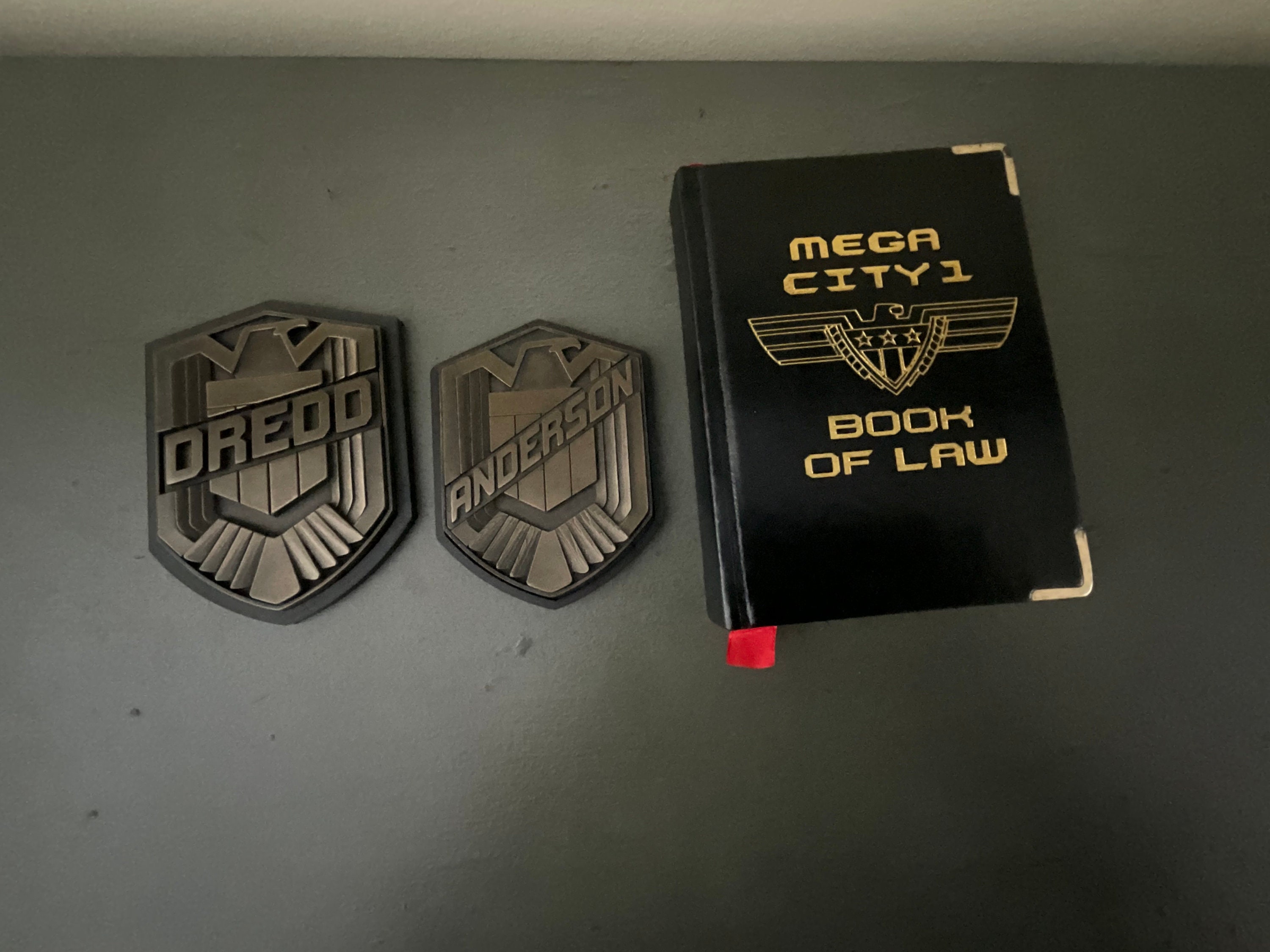 Judge Dredd Badge Set With Mega City Book of Law 1/1 Screen Accurate ...