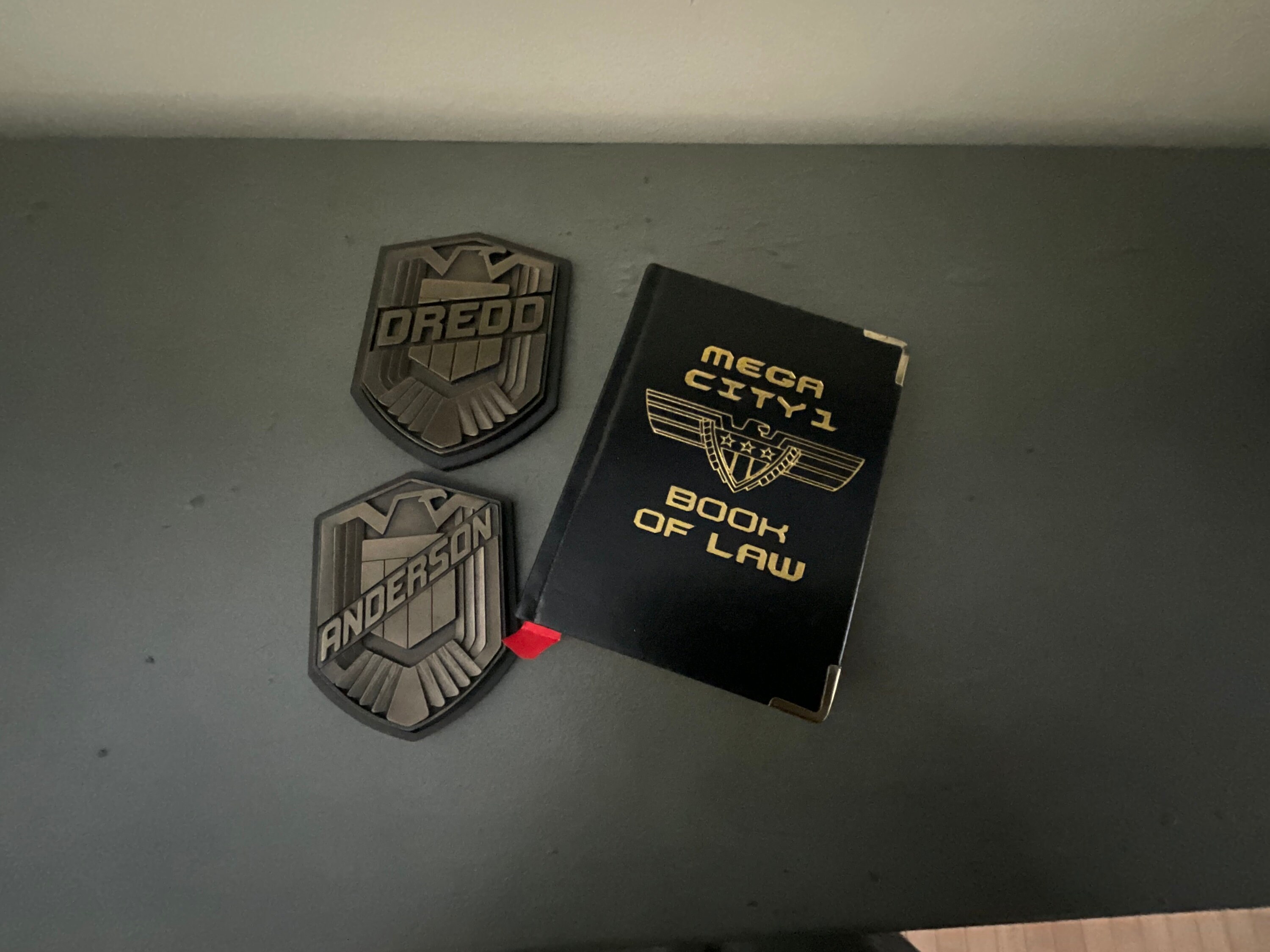Judge Dredd Badge Set With Mega City Book of Law 1/1 Screen Accurate ...