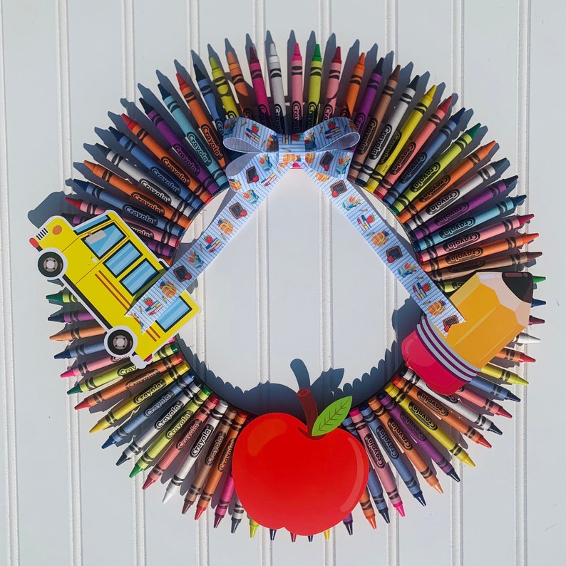 CRAYON WREATH | Back to School Teacher GIFTS | Classroom Decor ...